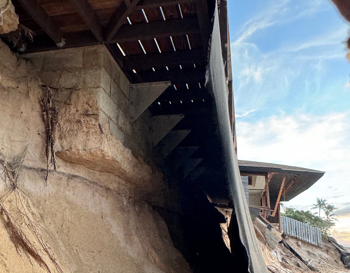 North Shore Oʻahu Home Falls into Ocean and the Fight for Beach ...